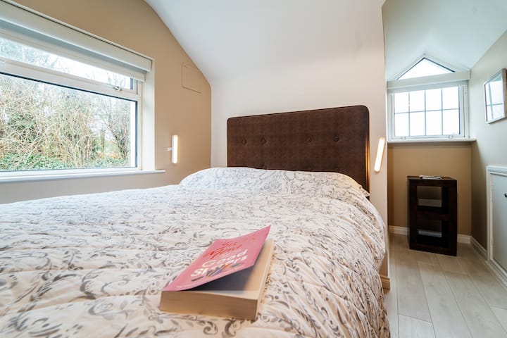 The C Room - Westport