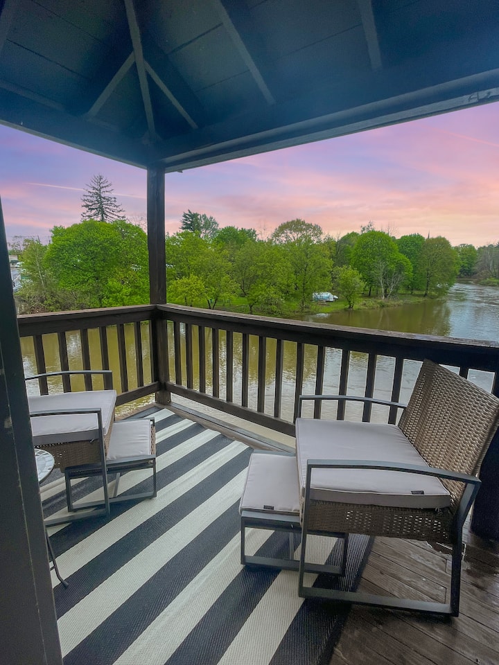 The River House: Modern-charm In Greenwich - Greenwich, NY