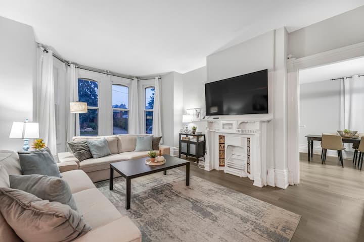 Victorian Barrie Heritage Home | Walk To Lake - Barrie