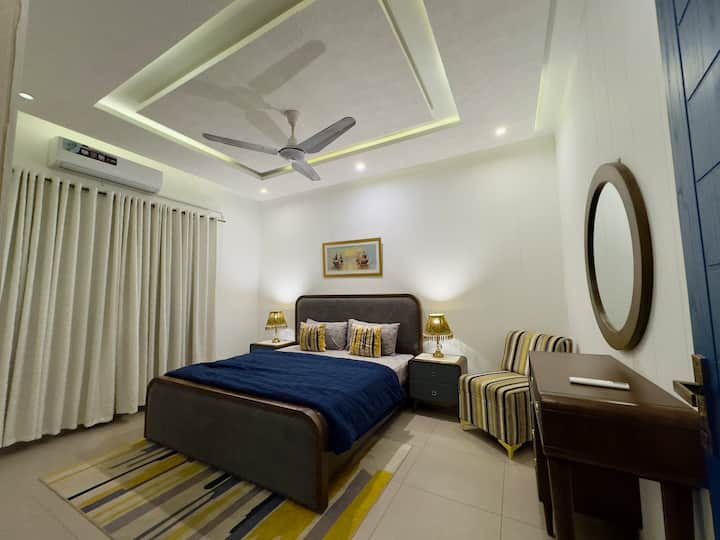 Luxury 2bhk • Pool Table • Smart Tv • Scenic View - Islamabad