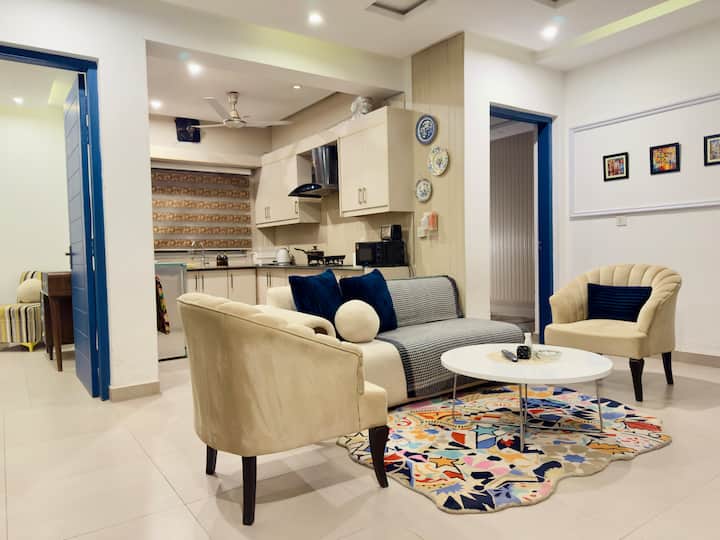 Luxury 2bhk • Pool Table • Smart Tv • Scenic View - Islamabad