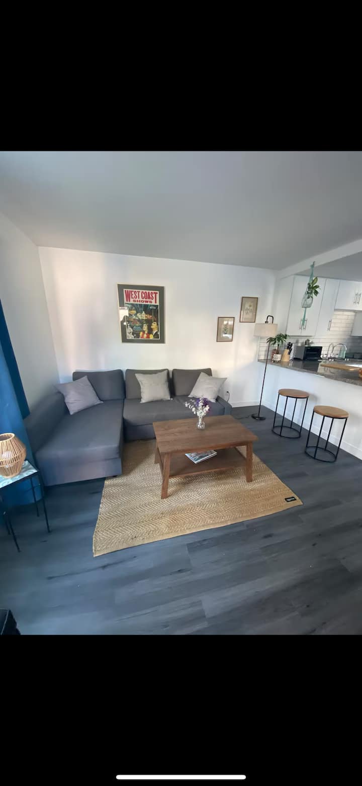 1 Bedroom Apartment In Central La + Parking - Chesterfield Square – Los Angeles
