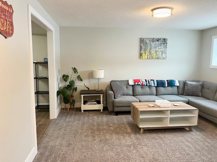 1 Bed Private Suite - Full Kitchen - Mini Gym - Red Deer