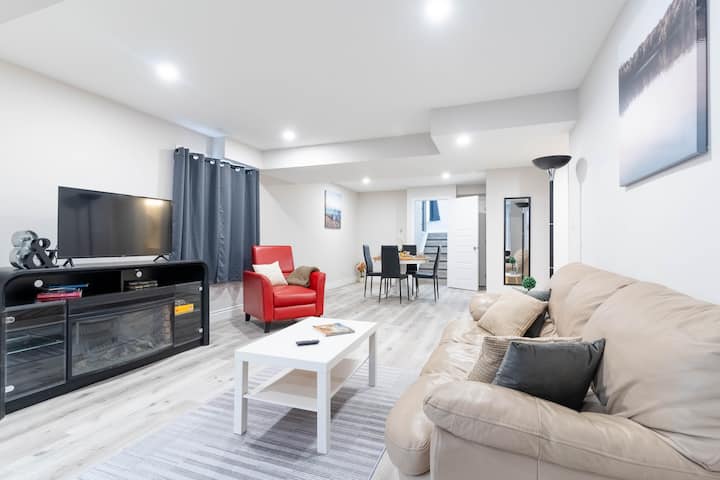 Cozy 2br Nest - Windsor