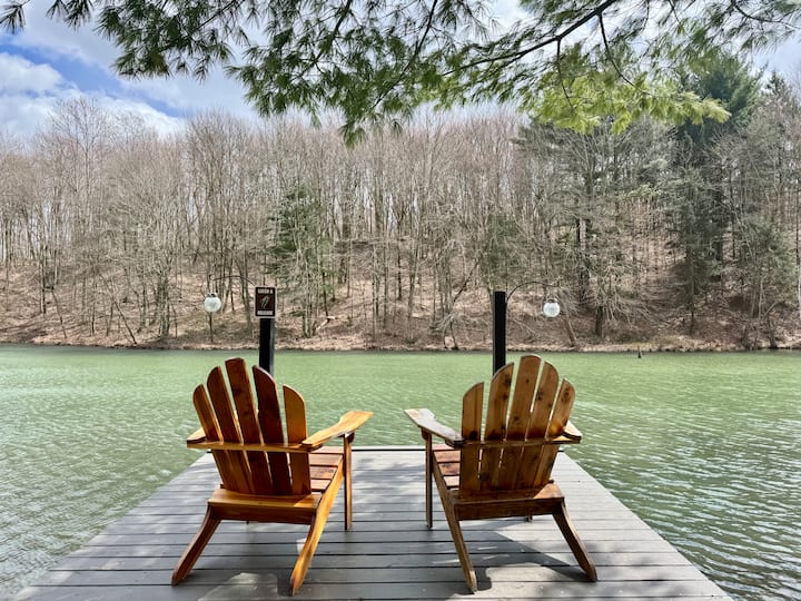 Private Waterfront Cabin @ Bolivar Lake Lodge - Bolivar, OH