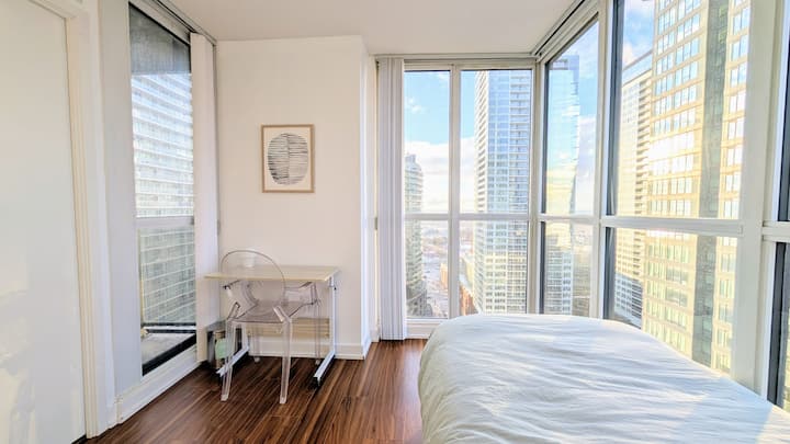 Stunning Lakeview Room Downtown Toronto - 