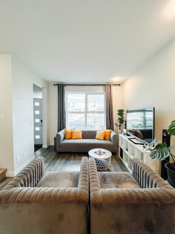 Full Cozy Townhouse Close To Yyc Airport/crossiron - Calgary