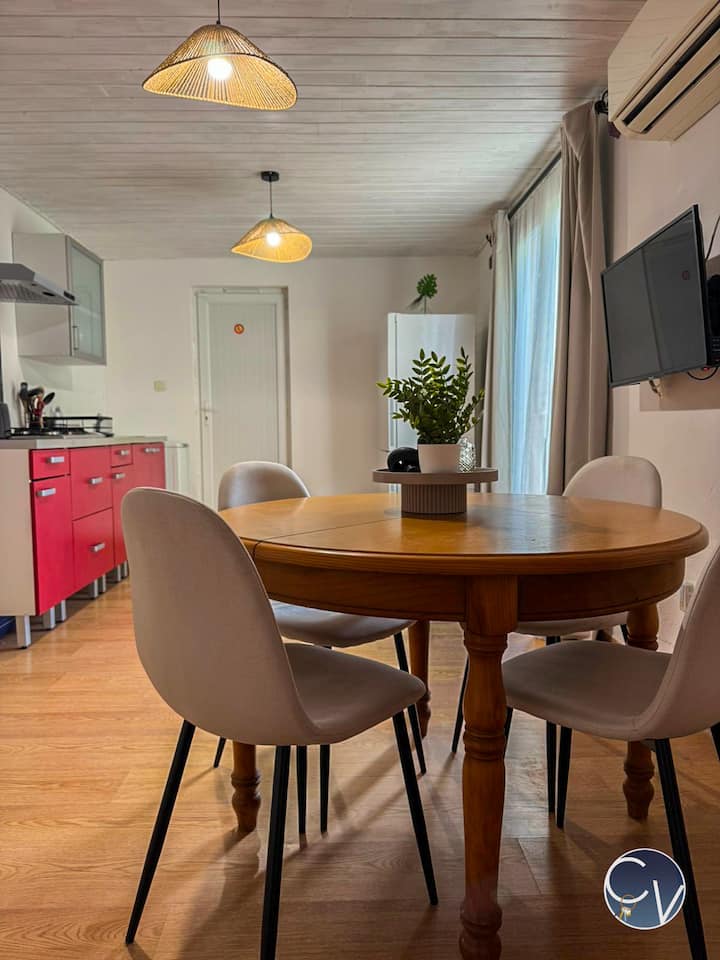 Appartement Pour 4 Personnes - Jacuzzi Privée - Goudargues