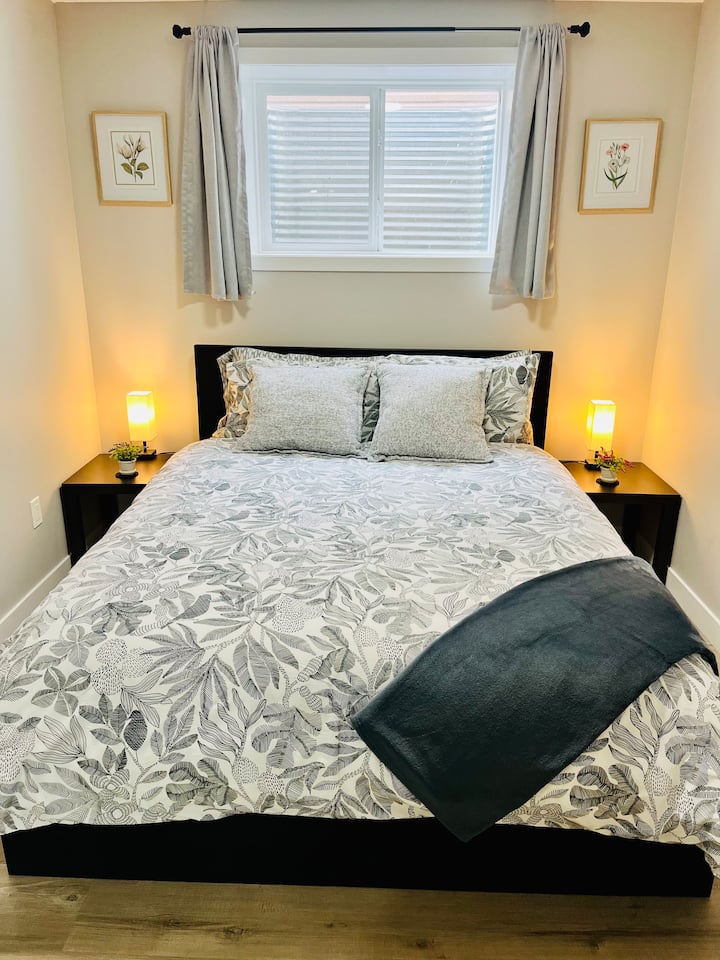 Private 2 Bedroom Suite Near Calgary Airport - Airdrie