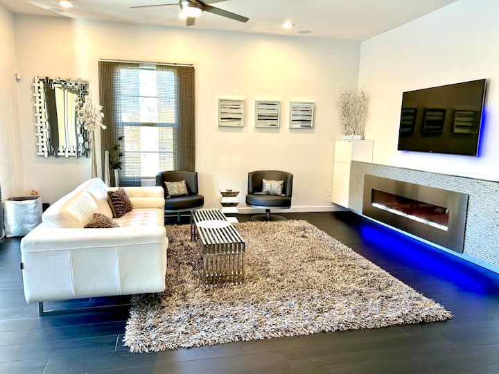 Stylish Luxury | 3-story Home - Chandler, AZ