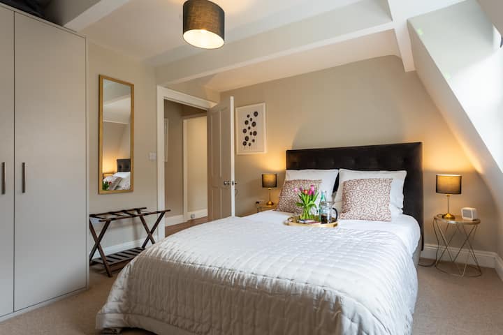 Spacious City-centre Apartment On Bath's Milsom St - Bath