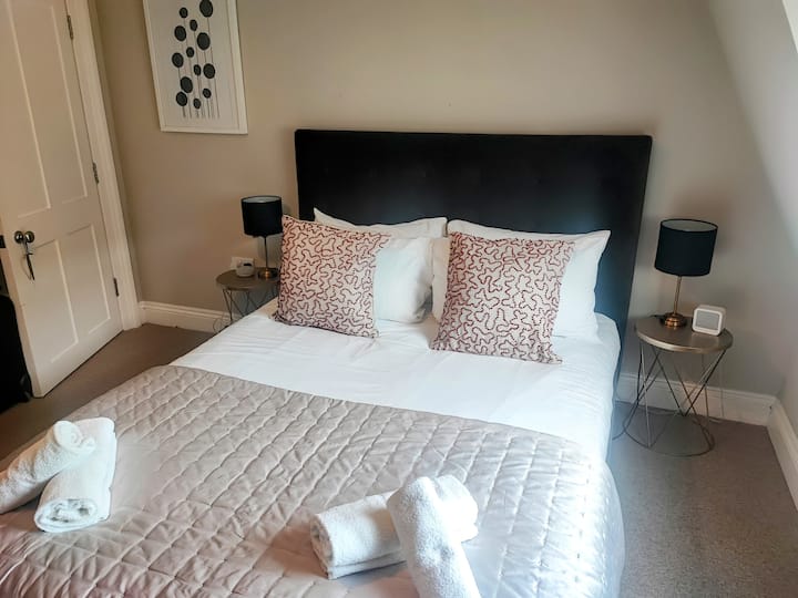 Spacious City-centre Apartment On Bath's Milsom St - Bath
