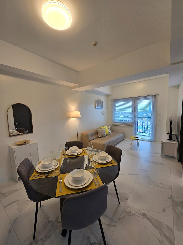 Modern And Minimalist 1 Br Condo W/ Free Parking! - Quezon City