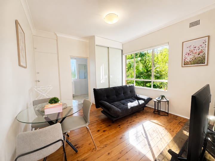 Cozy & Stylish Cremorne Comfort | Parking - North Sydney
