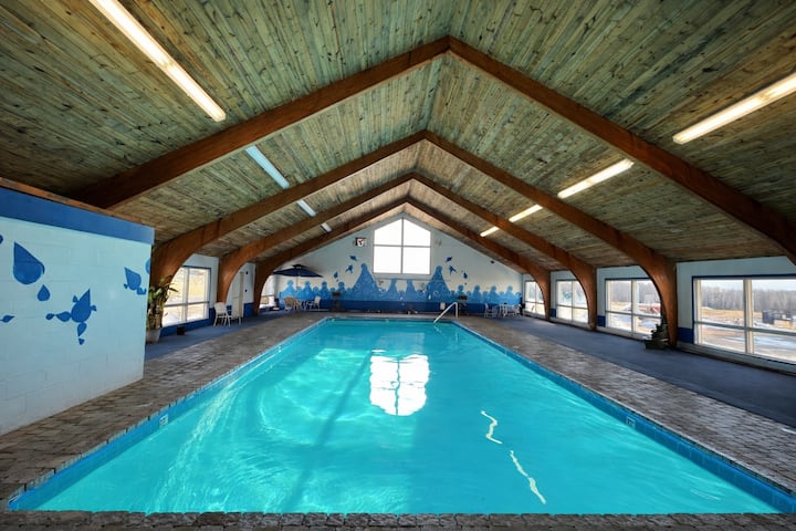 Comfortable 2-bed Room Near Airport & Heated Pool - Presque Isle, ME