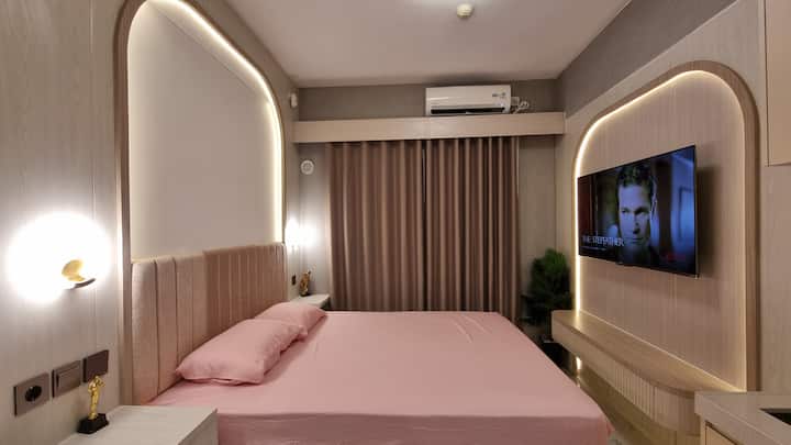 Happy And Simple Room Skyhouse - Jakarta