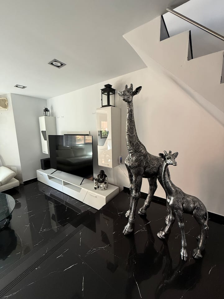 Chalet Vanguardista De Diseño En Madrid Aeropuerto - Algete