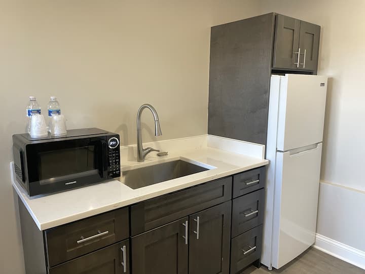 Modern & Spacious Studio Suite - Chicago, IL