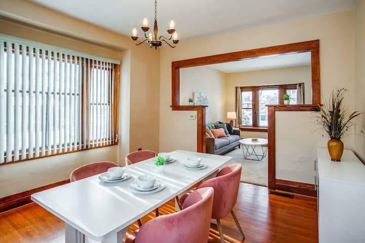 2br Near Downtown | Pet Friendly | Fenced Yard - Rochester, NY