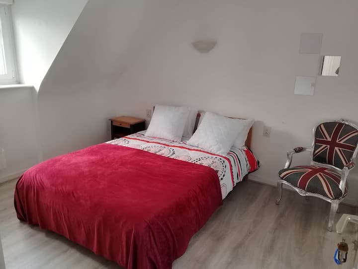 Une Chambre Avec Salle De Bain. - Penmarch