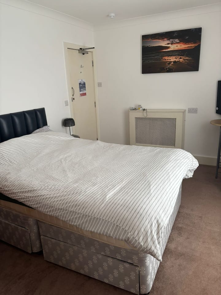 Budget Rooms - Ferry House Room 3 - Portsmouth