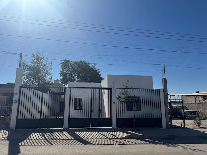 3 Recámaras | Amplia Cochera  | Wifi  | Céntrico - Hermosillo