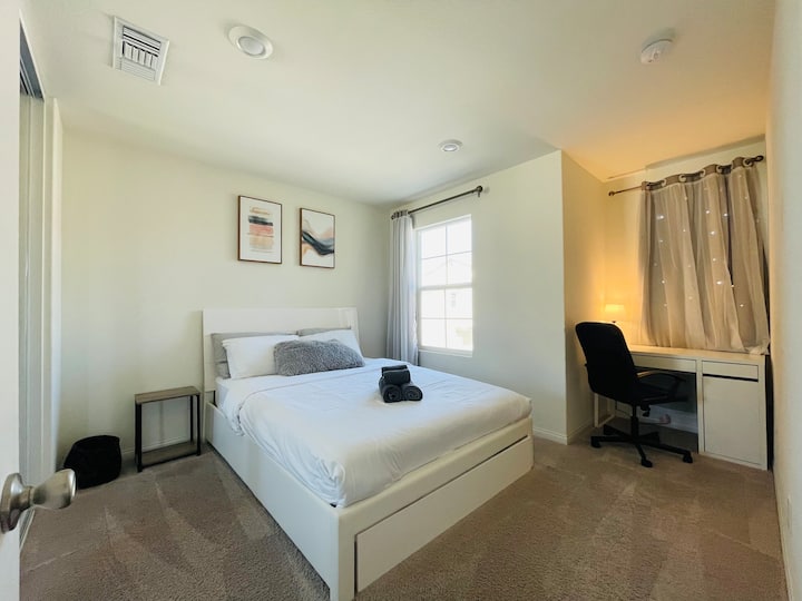Brand New Spacious 4b2.5b House - Prado Regional Park, Chino