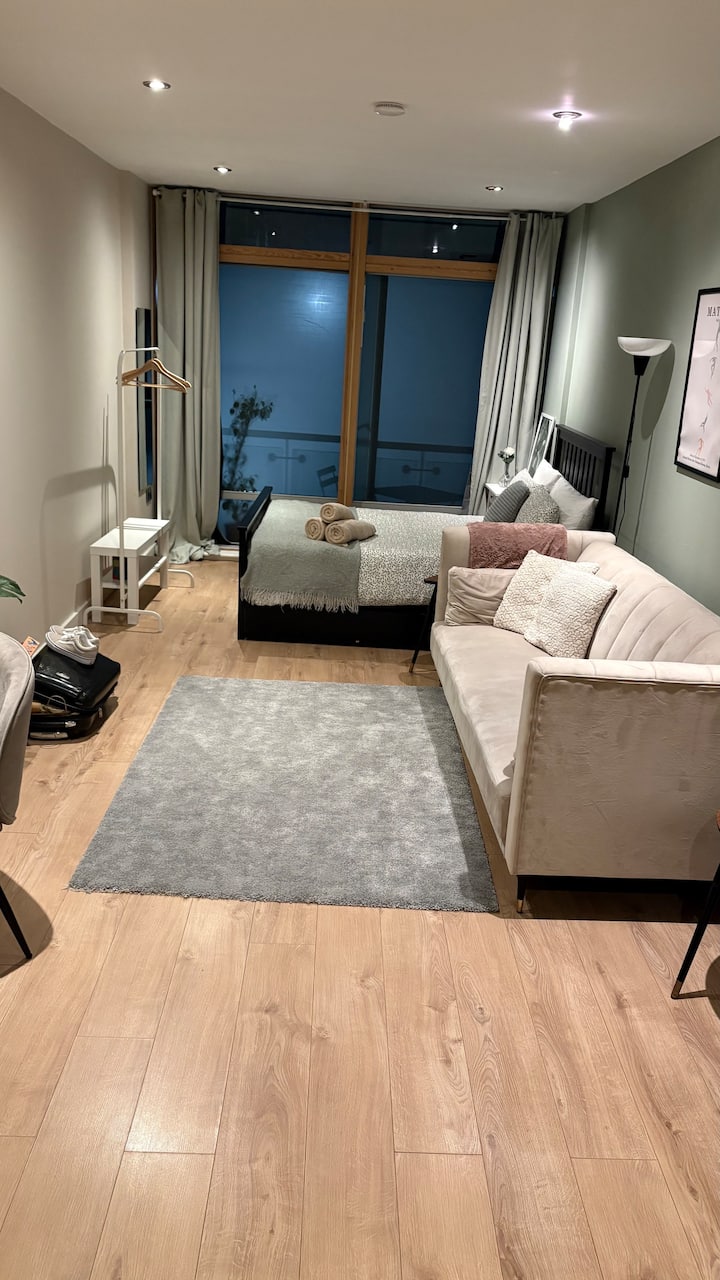 Cosy & Relaxing Studio In Town - Dublin Airport (DUB)