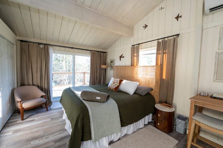 Quiet Whidbey Vineyard Home, Dog Friendly - Whidbey Island, WA