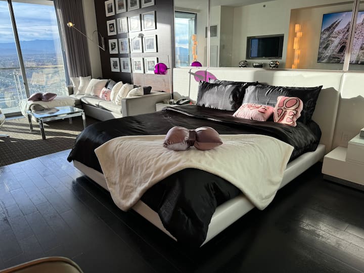 The Mountain View Luxury “Suite Dreams” W/jacuzzi - Las Vegas Strip, NV