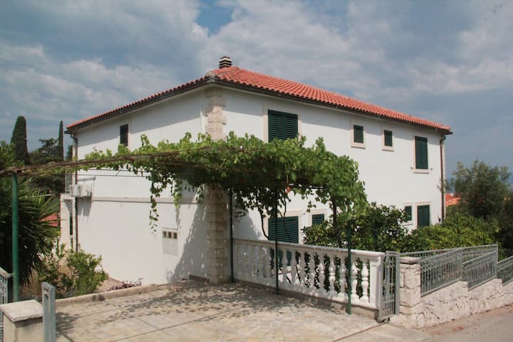 Apartments Vita-supetar - Supetar