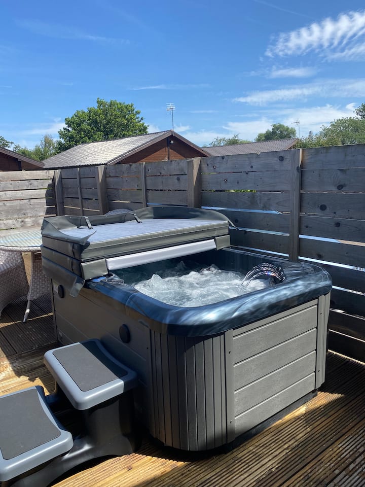 Cosy Lodge With Hot Tub (#7) - Ripon