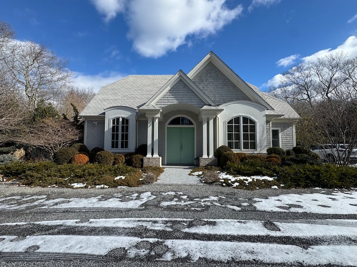 Elegant Escape: Heated Pool, Bbq, 10 Min To Town - East Hampton, NY