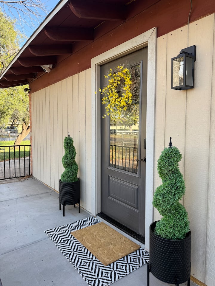 Modern Cozy 1-bedroom Oasis - 아본데일