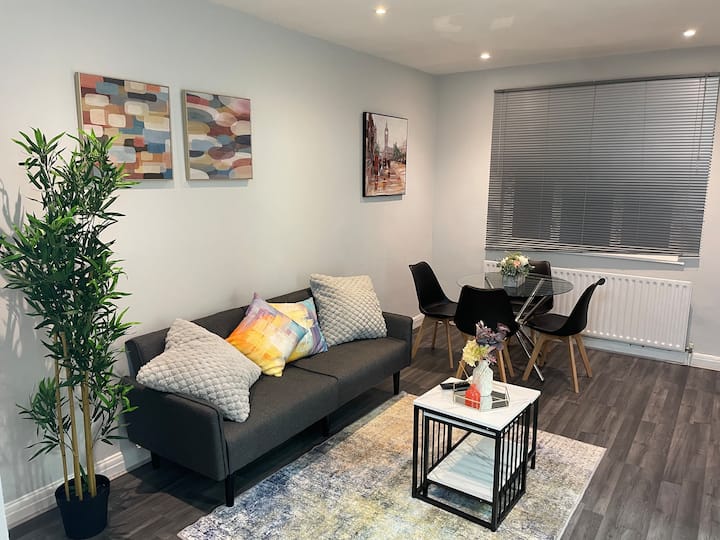 Cosy 2 Bed Wimbledon Apartment - Thames Ditton