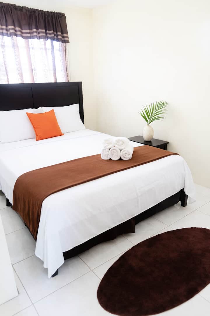 Island Retreat 2 Bdr Apt Mins To Airport/ Shops - Trinidad and Tobago