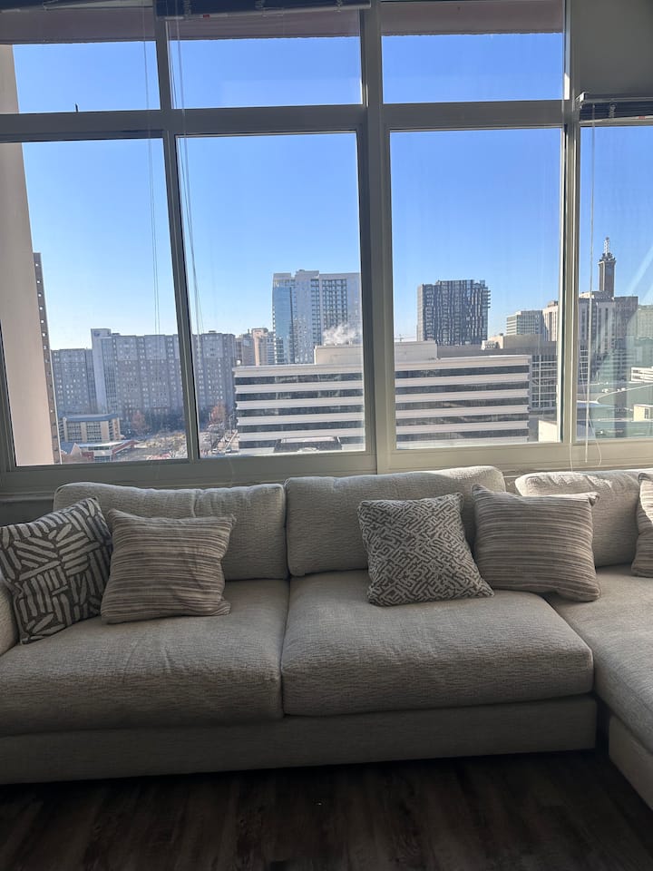 Luxury High Rise Downtown W/pool Access! - Atlanta, GA