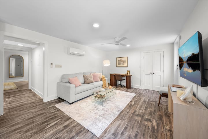 Spacious And Fully-furnished 1-bedroom 1-bathroom - Washington, D.C.