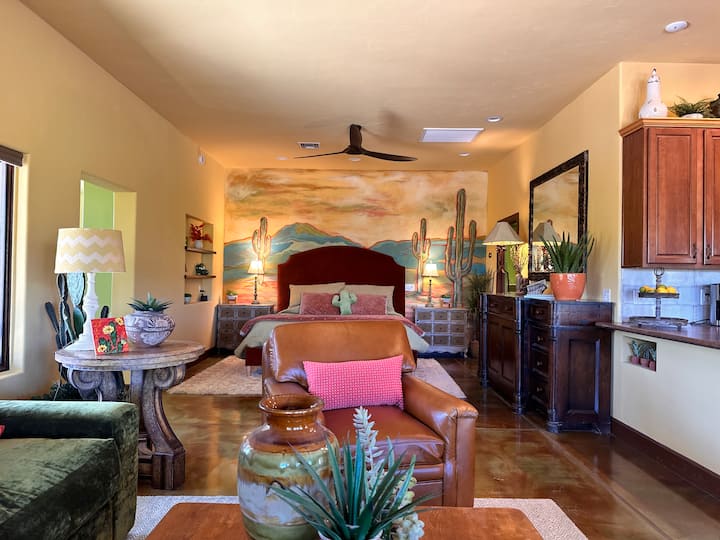 Casita Across The Street From Saguaro Nat. Park - Tucson, AZ