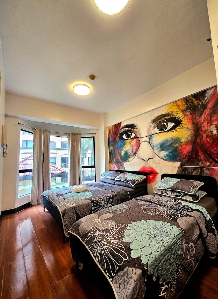 Chic 1br + Balcony | Walk To Naia T3 Airport - Pasay