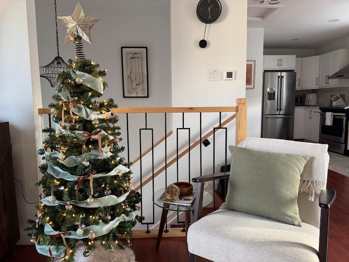 3 Bdm Full Home | Private | Fenced Yard | Garage - Edmonton