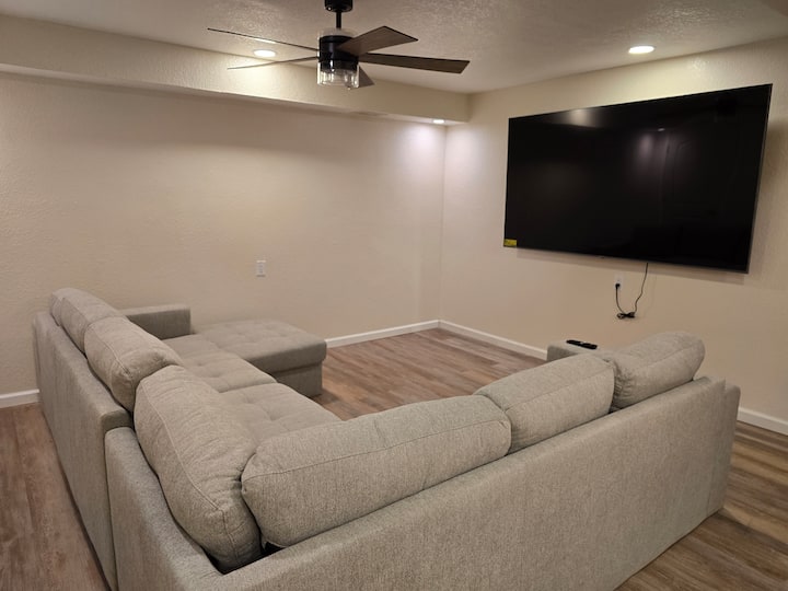 Modern And Cozy Getaway! - Garden City, KS