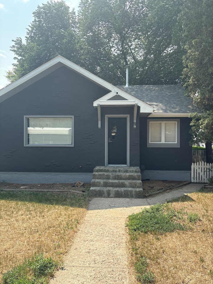 Whole House On 3rd - Medicine Hat