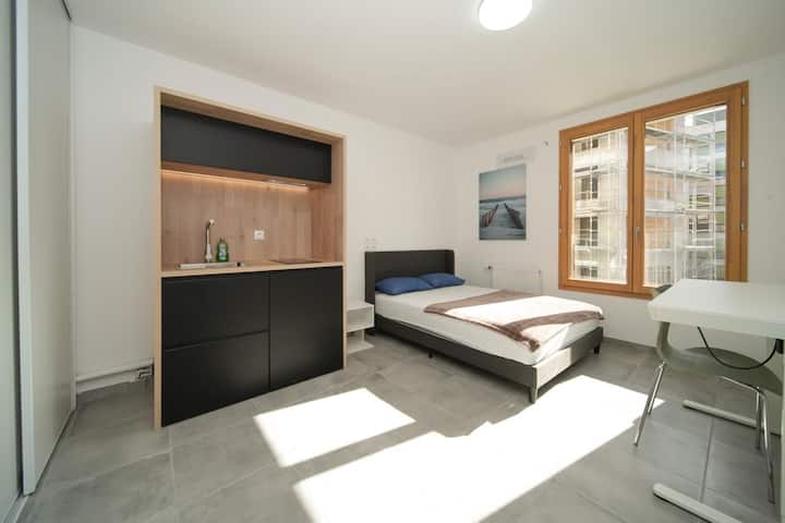 New Premium Studio 1 - Station Front 10 Min Geneva - Annemasse
