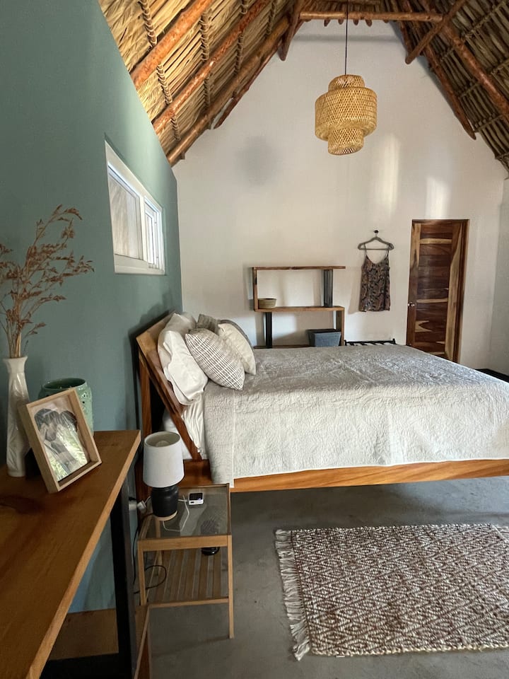 Two-story Apartment With Partial Ac Close To Beach - El Paredón Buena Vista