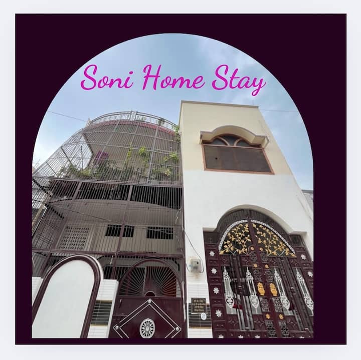 Budget Accommodation In A Big Hall - Ayodhya