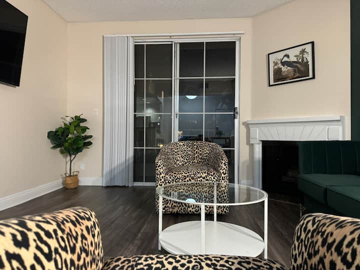 Large Apt In Miracle Mile. Grove - Beverly Hills