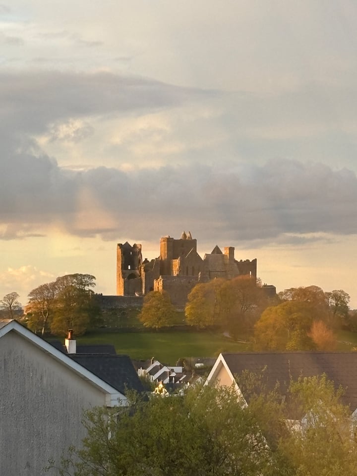 Deerpark Villa Sleeps 16 Views Rock, Outdoor Sauna - Cashel