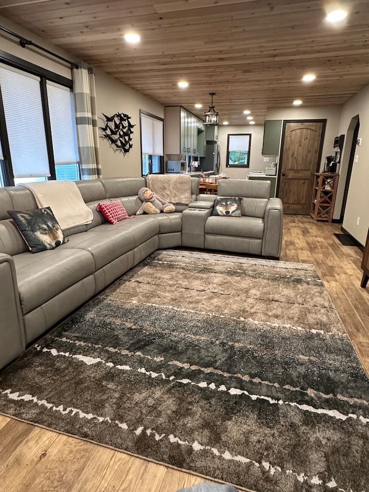 Charlie’s Place 4bd 2ba Game Rm - North Dakota