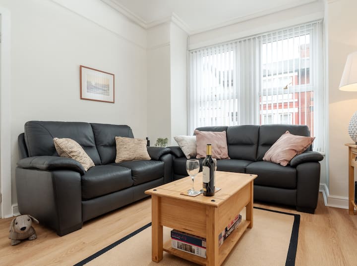 Modern 3br House • Free Parking • Sleeps 5 - Guernsey